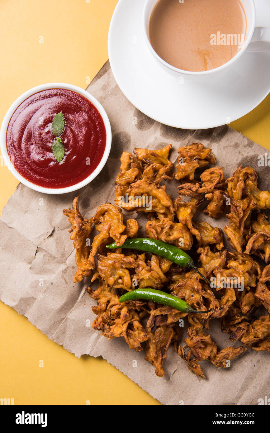 Crispy onion bhaji or kanda bhaji or fried onion pakore or pakode ...