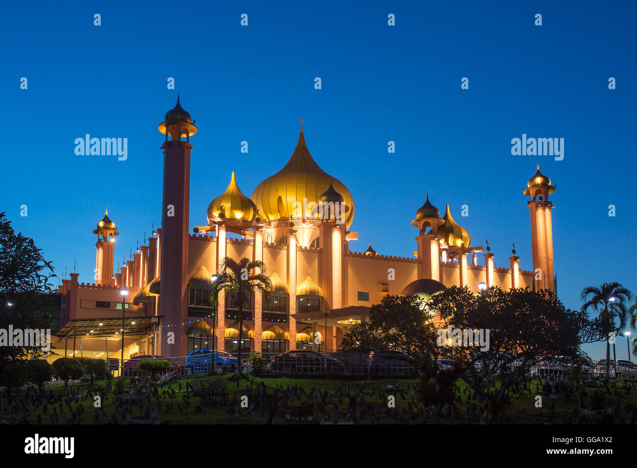Kuching City Mosque (Masjid Bahagian) at night, Sarawak, Malaysia Stock ...