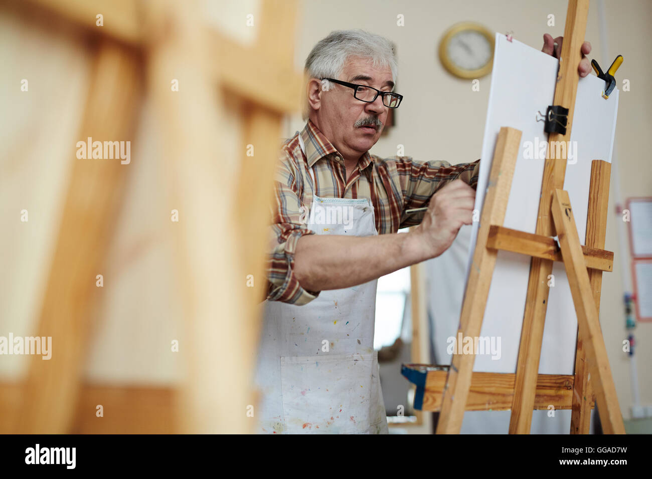 Creative people artist lifestyle senior hi-res stock photography and ...