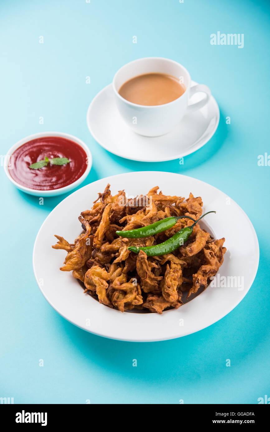 Crispy onion bhaji or kanda bhaji or fried onion pakore or pakode ...