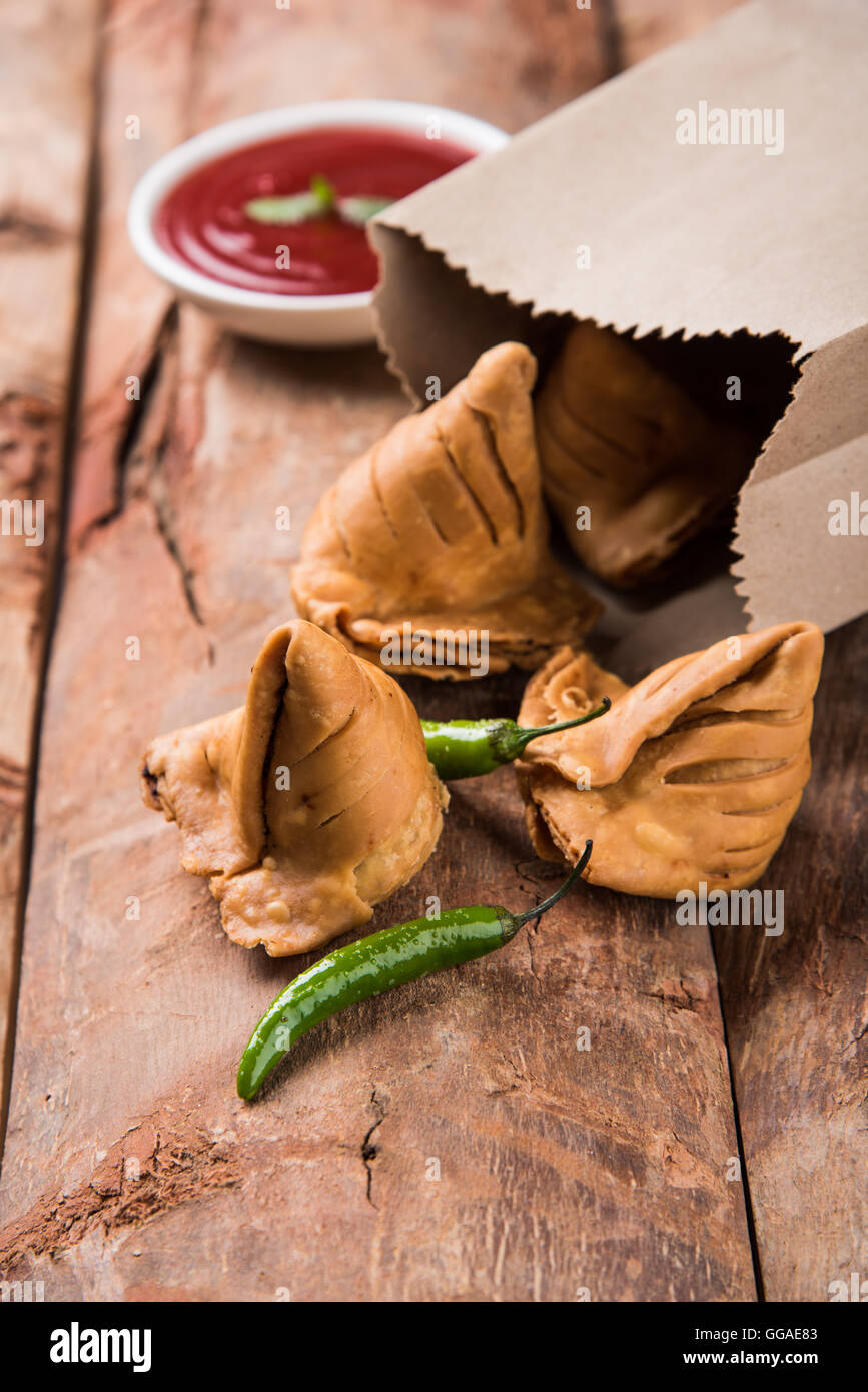 Samosa snack with tomato ketchup and hot tea, Fresh samosas with ...