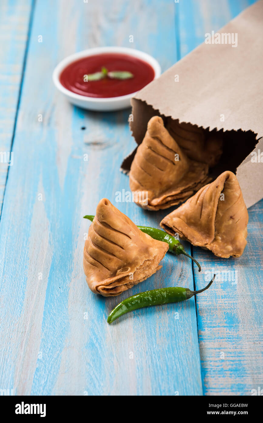 Samosa snack with tomato ketchup and hot tea, Fresh samosas with ...