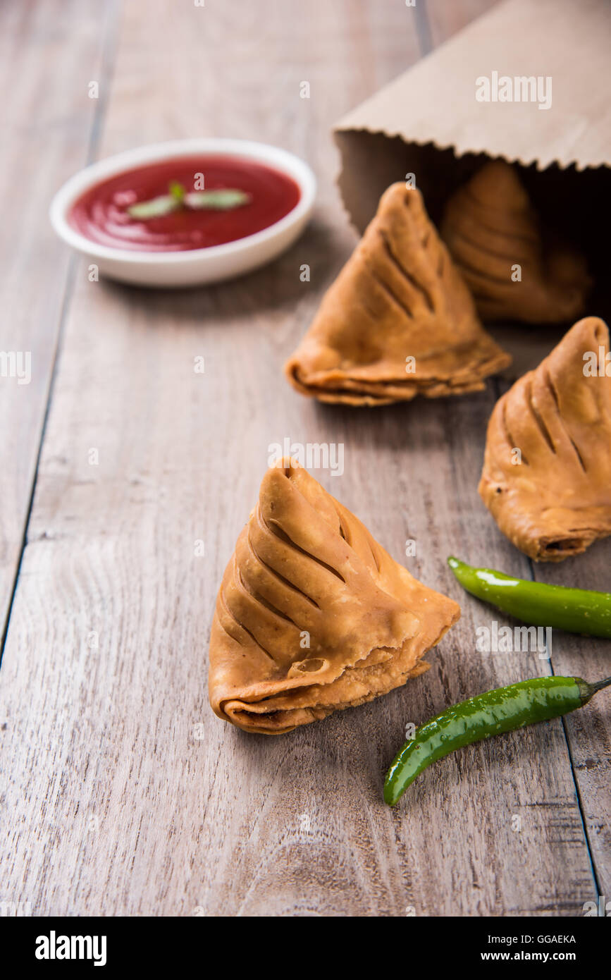 Samosa snack with tomato ketchup and hot tea, Fresh samosas with ...