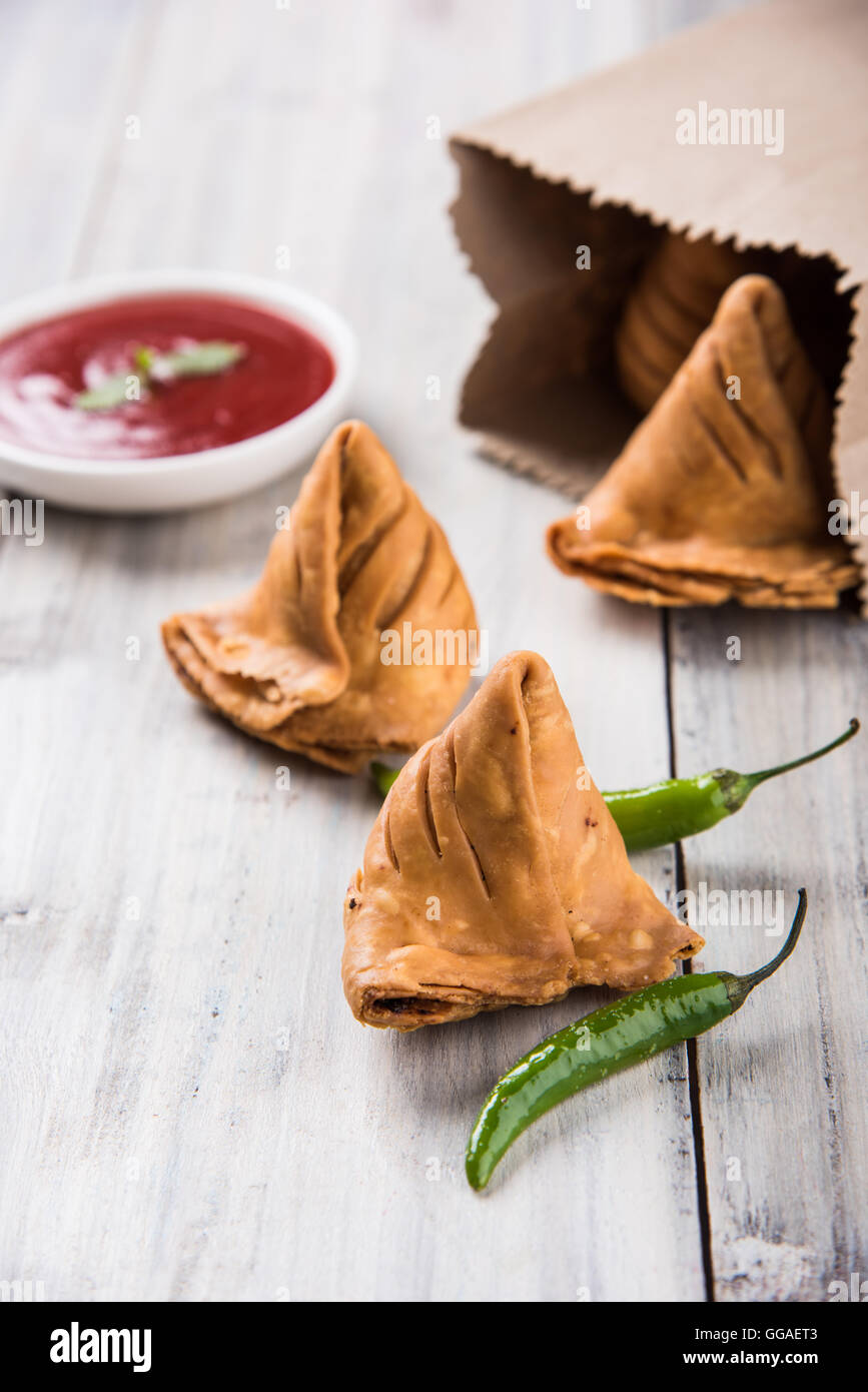 Samosa snack with tomato ketchup and hot tea, Fresh samosas with ...