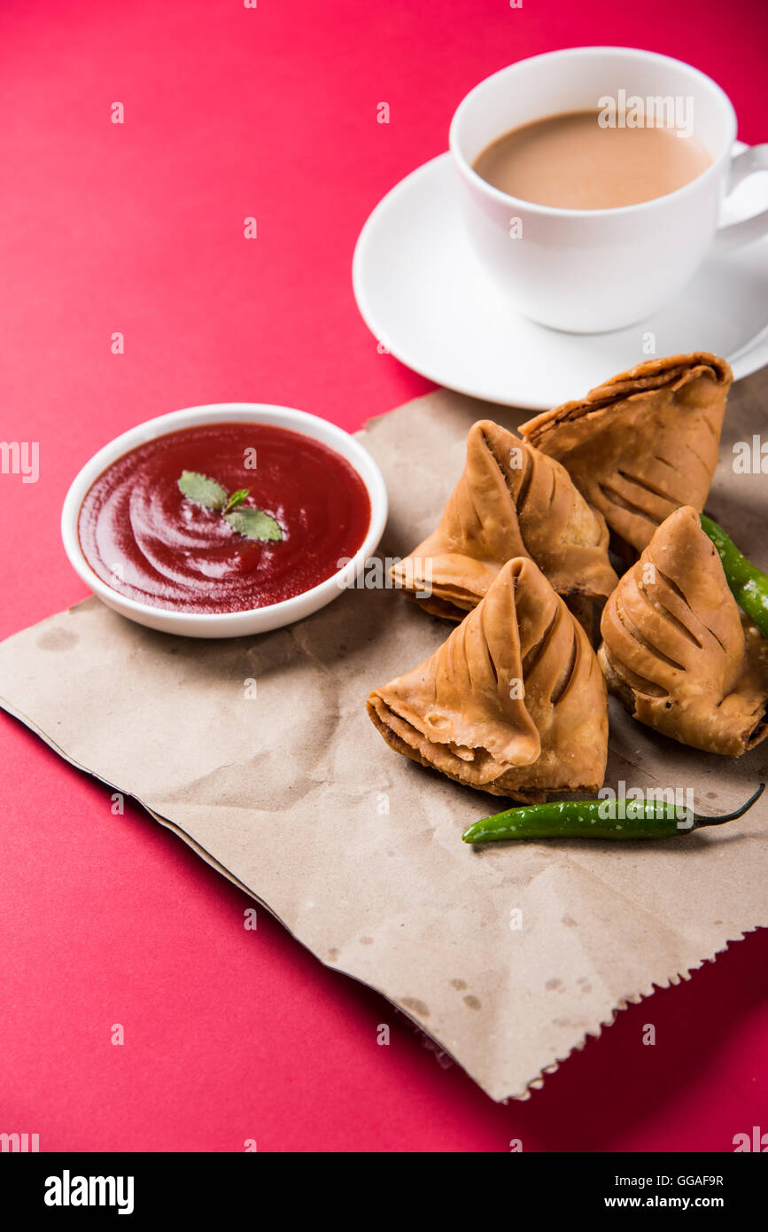 Samosa snack with tomato ketchup and hot tea, Fresh samosas with ...