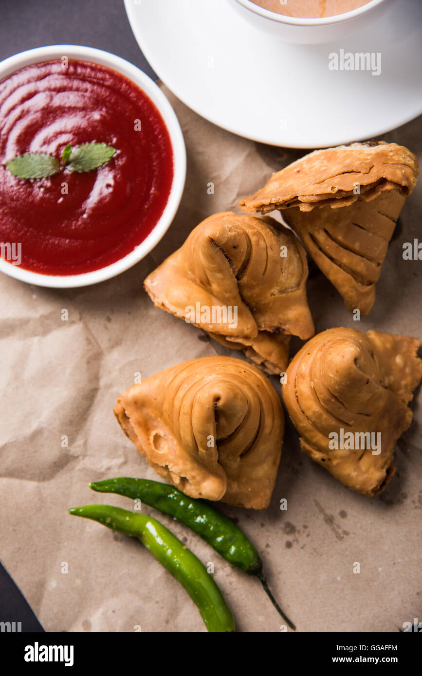 Samosa snack with tomato ketchup and hot tea, Fresh samosas with ...