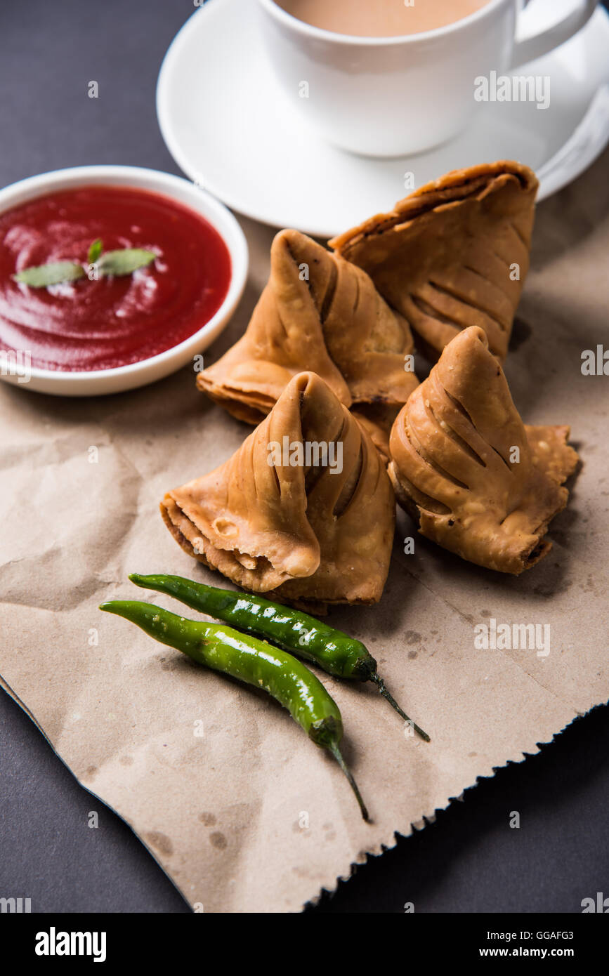 Samosa snack with tomato ketchup and hot tea, Fresh samosas with ...