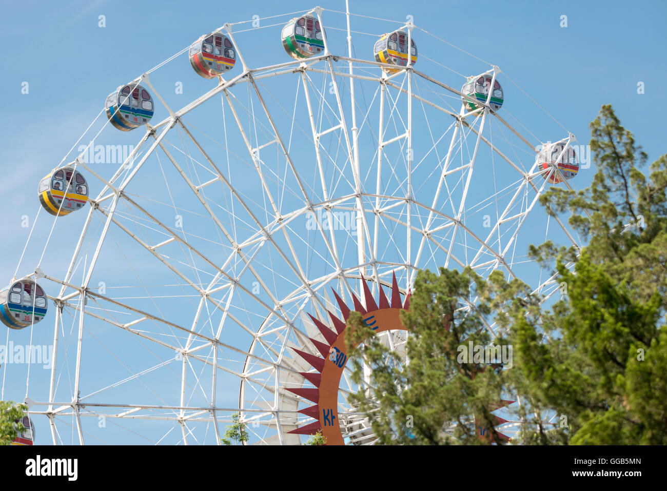 Traditional fun, the ferris wheel Stock Photo - Alamy