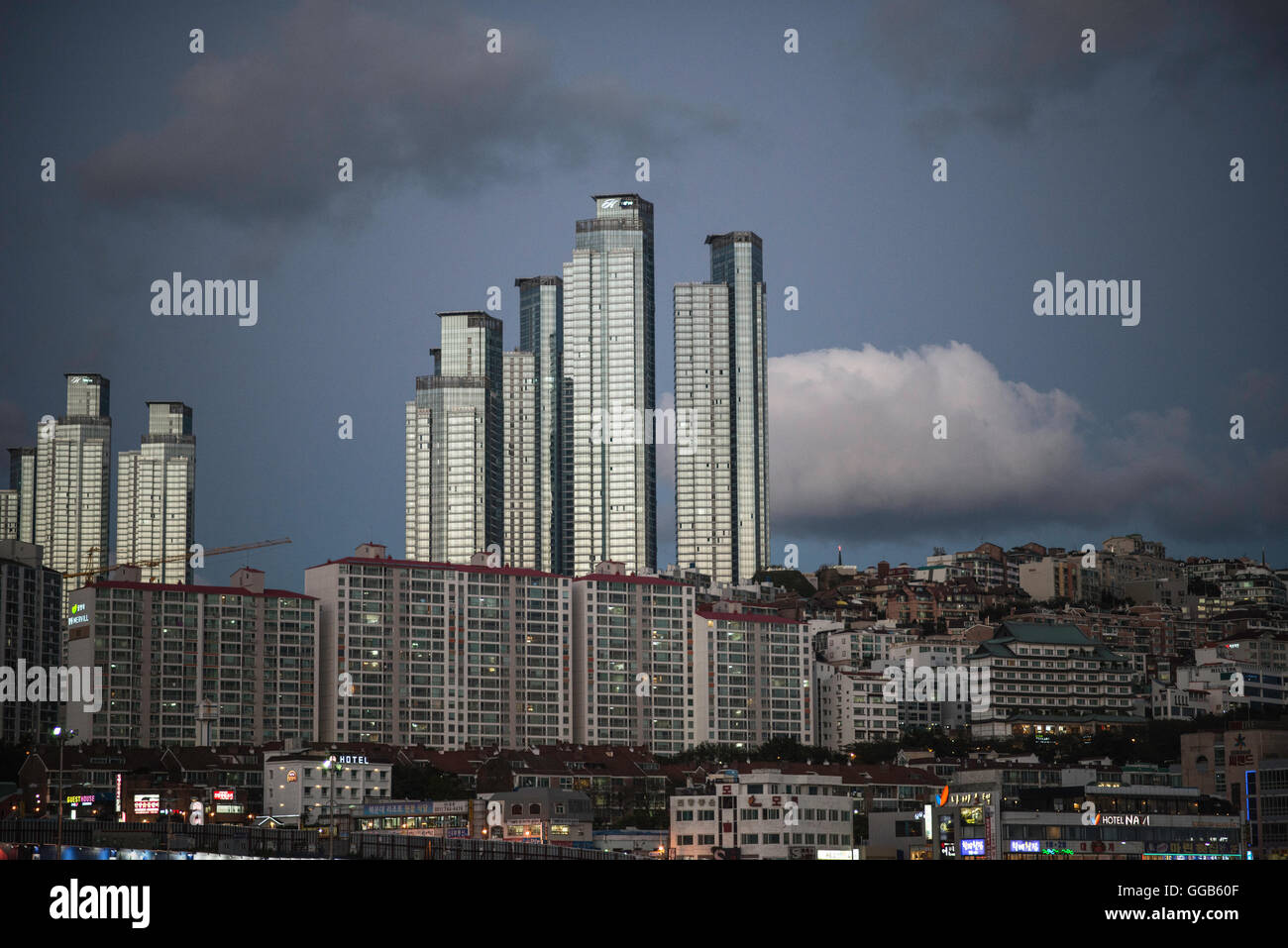 Modern society hi-res stock photography and images - Alamy