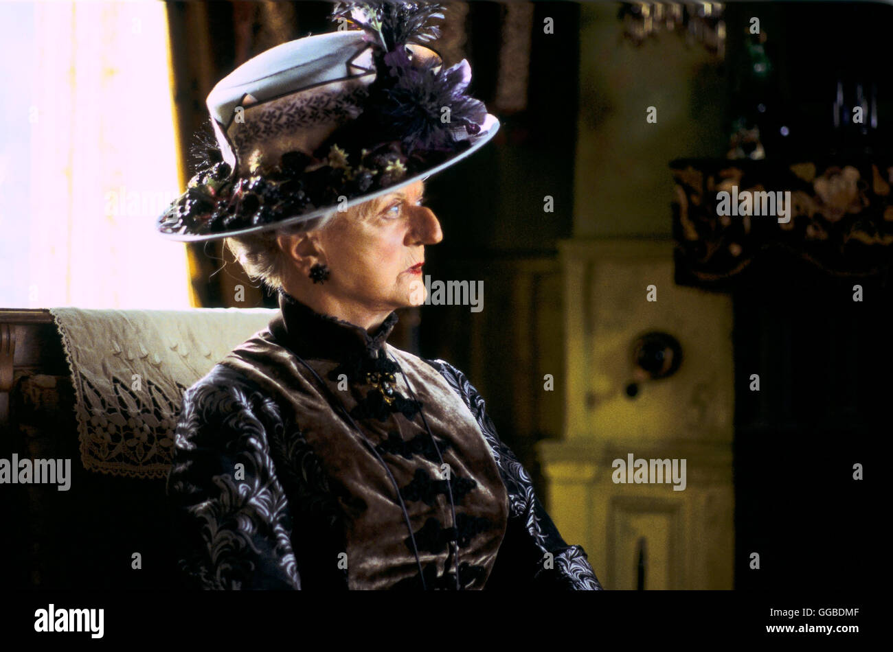 EINE ZAUBERHAFTE NANNY Nanny McPhee UK/USA/F 2005 Kirk Jones Great Aunt ...