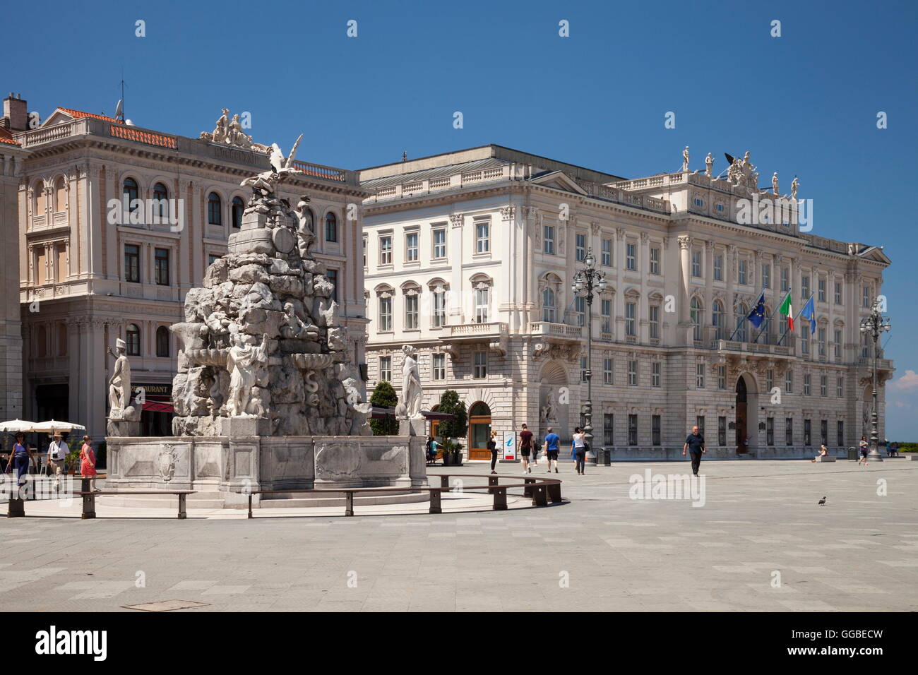 Piazza Unita D'Italia, Piazza Grande, Palazzo del Lloyd, Trieste Stock ...