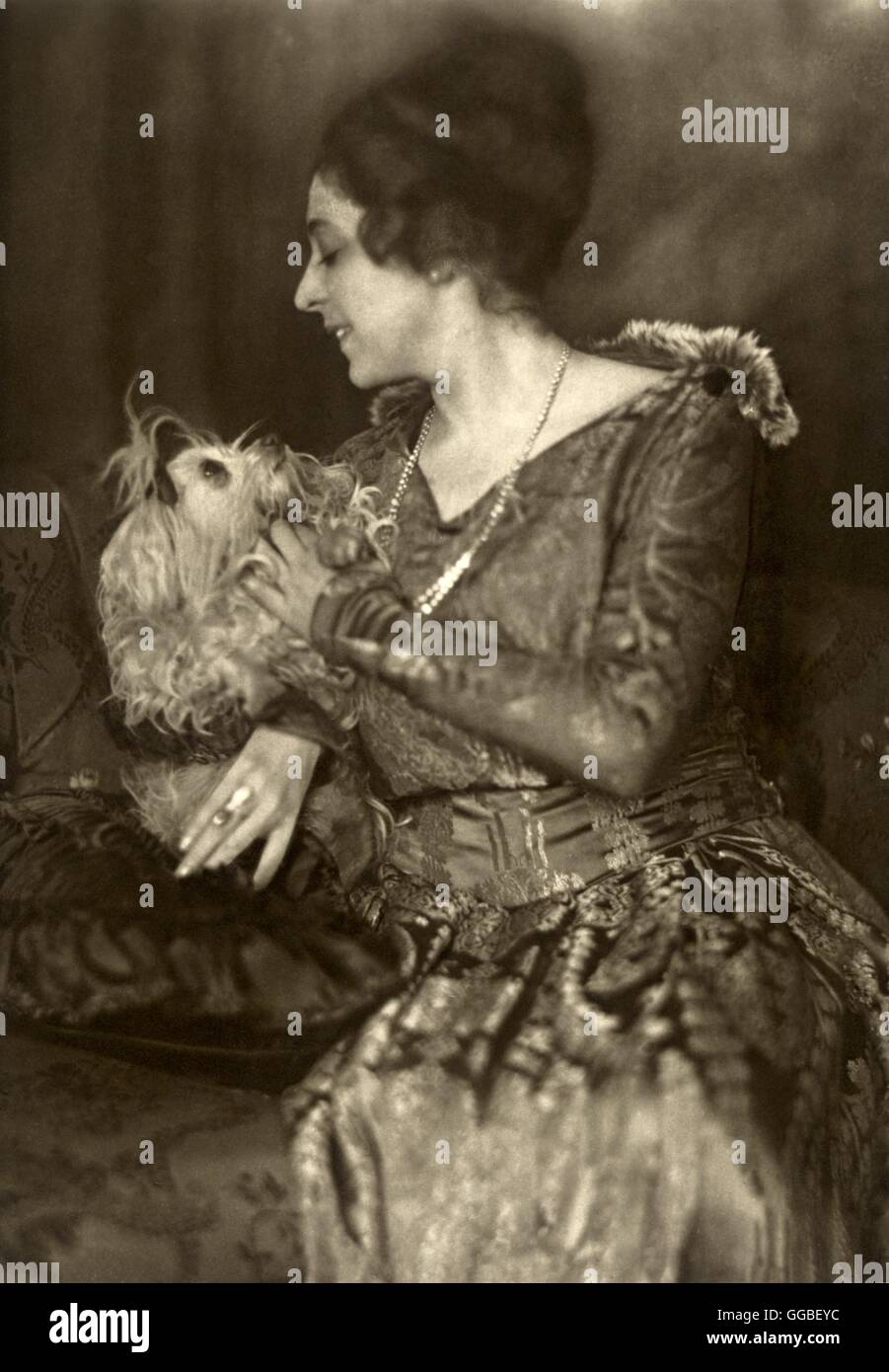 Stummfilm-Star und Sängerin FRITZI MASSARY (1882-1969), Portrait 1920er ...