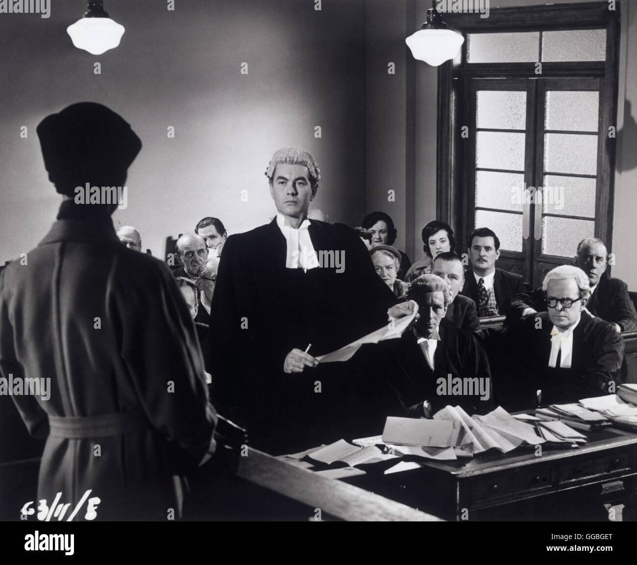 BACKGROUND / UK 1953 / Daniel Birt Court scene with PHILIP FRIEND ...