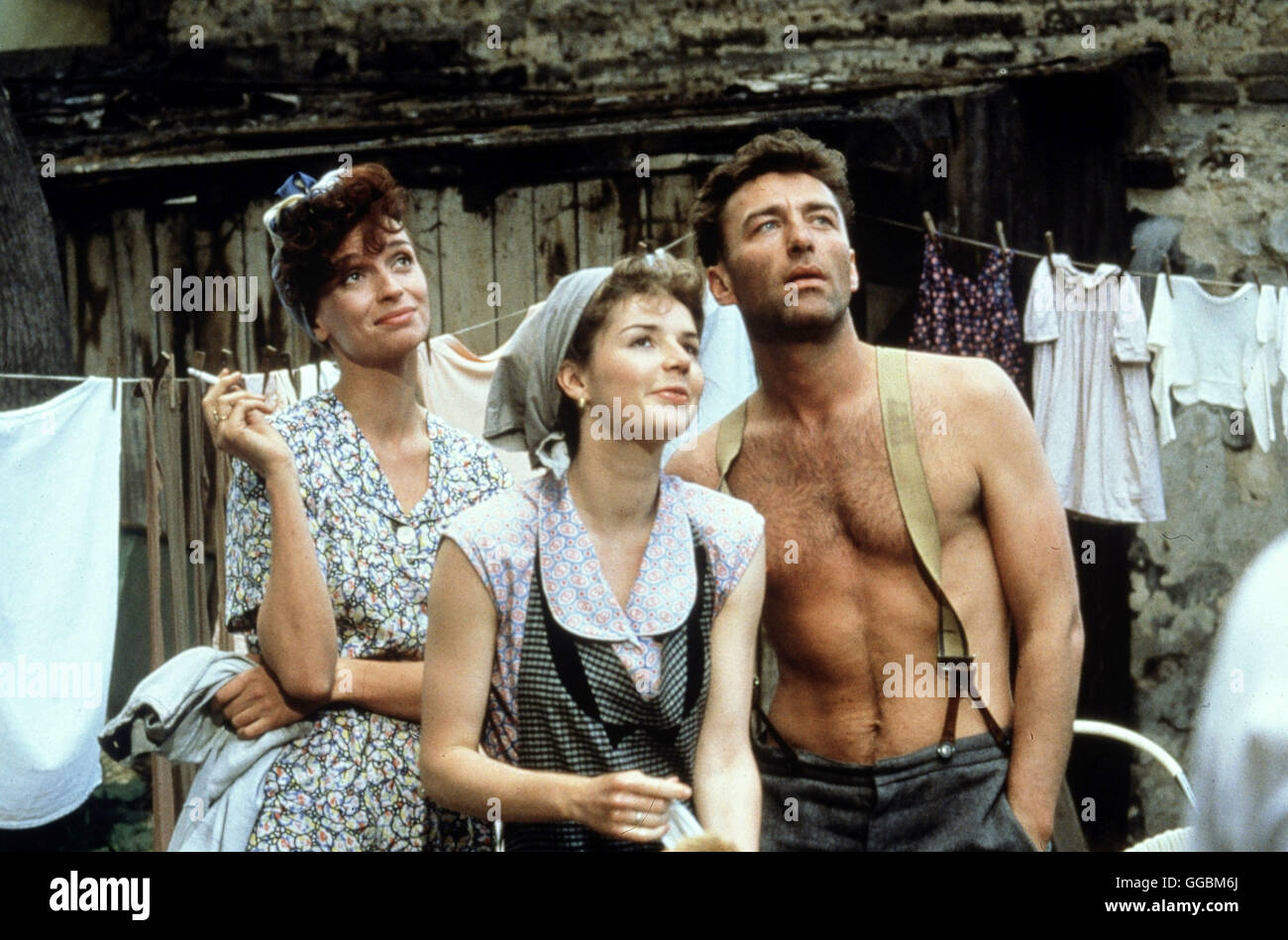 RAMA DAMA / D 1990 / Joseph Vilsmaier Kleine Idylle in der Münchener Türümmerlandschaft: Leni ...