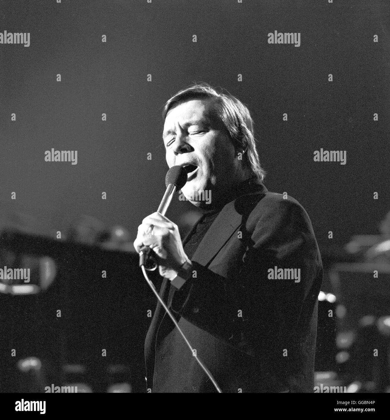 Matt monro hi-res stock photography and images - Alamy
