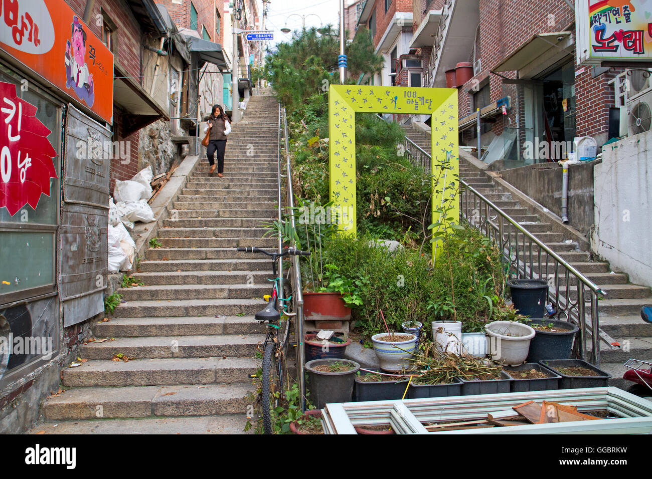 The 108 Heaven Stairway in the Seoul district of Haebangchon Stock ...