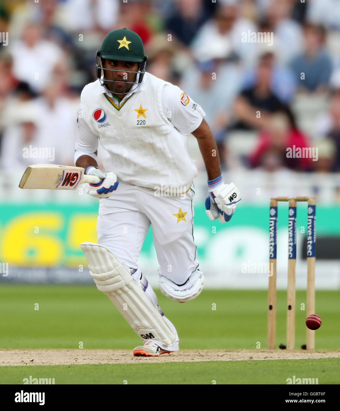 Pakistan batsman sami aslam runs between stumps hi-res stock ...