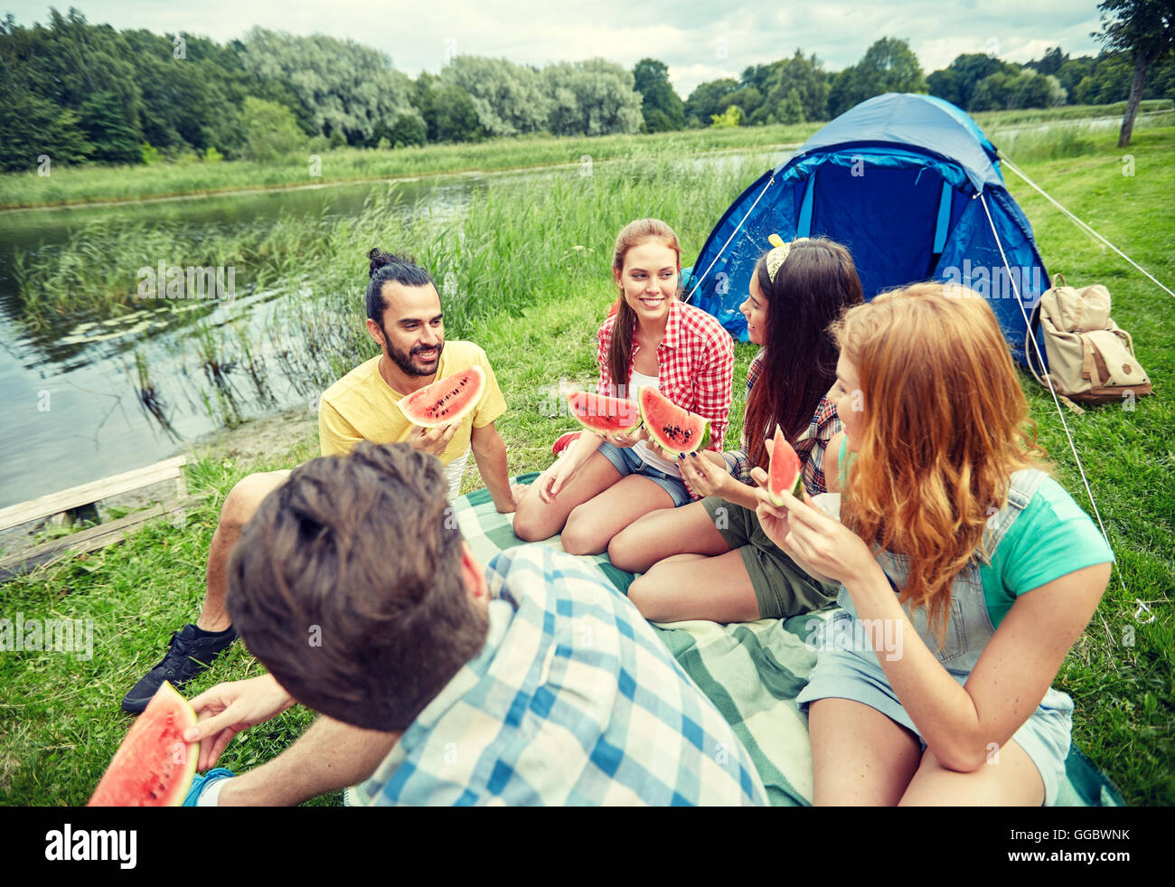 Friends talking camping hi-res stock photography and images - Alamy