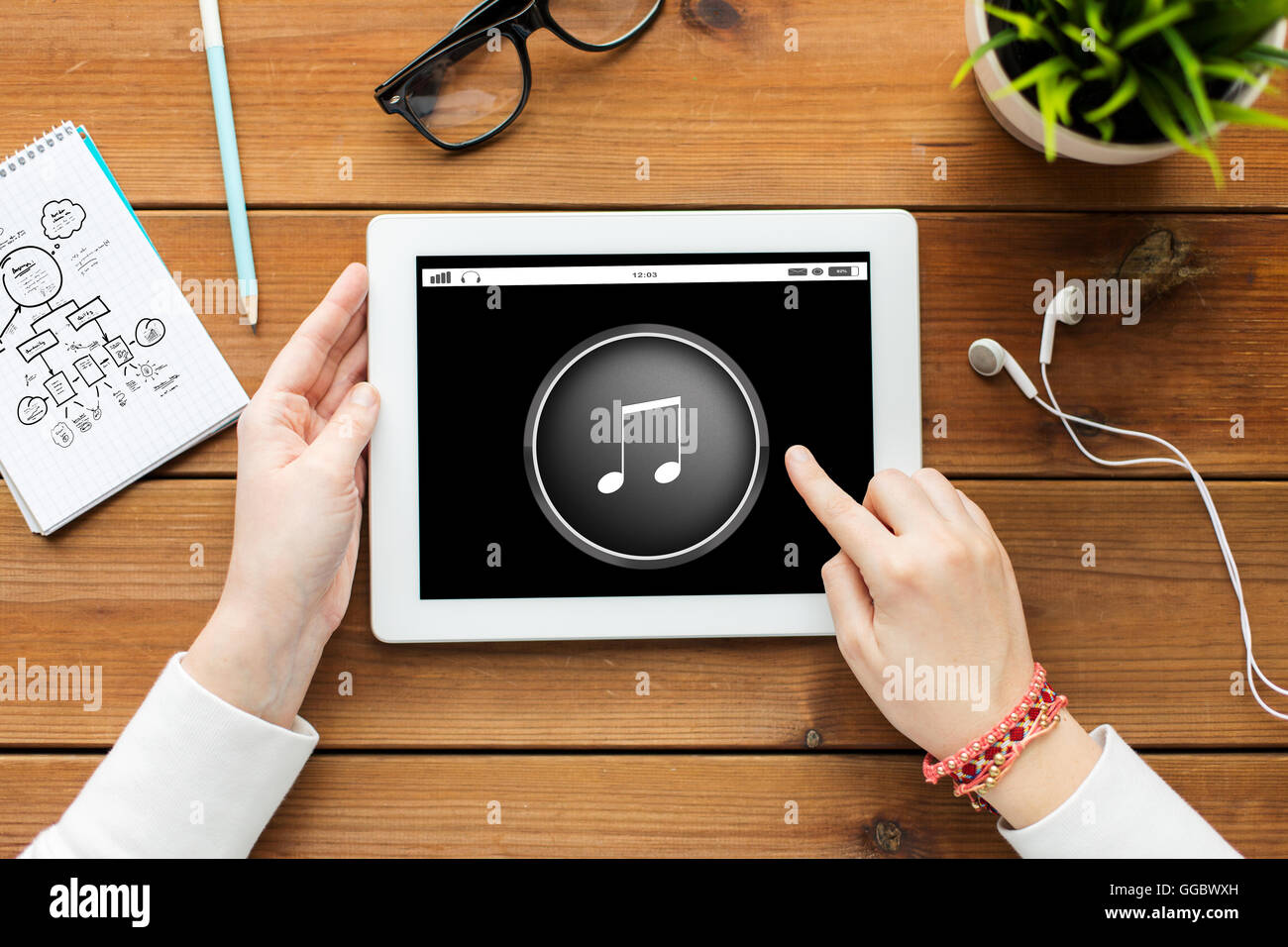 Tablet music note hi-res stock photography and images - Alamy