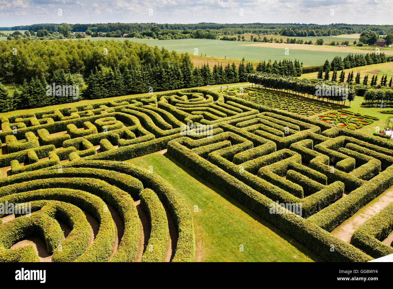 Top view green garden maze hi-res stock photography and images - Alamy
