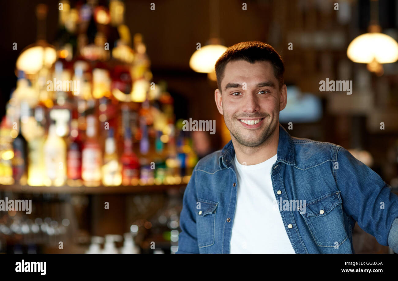 Pub people fun hi-res stock photography and images - Alamy
