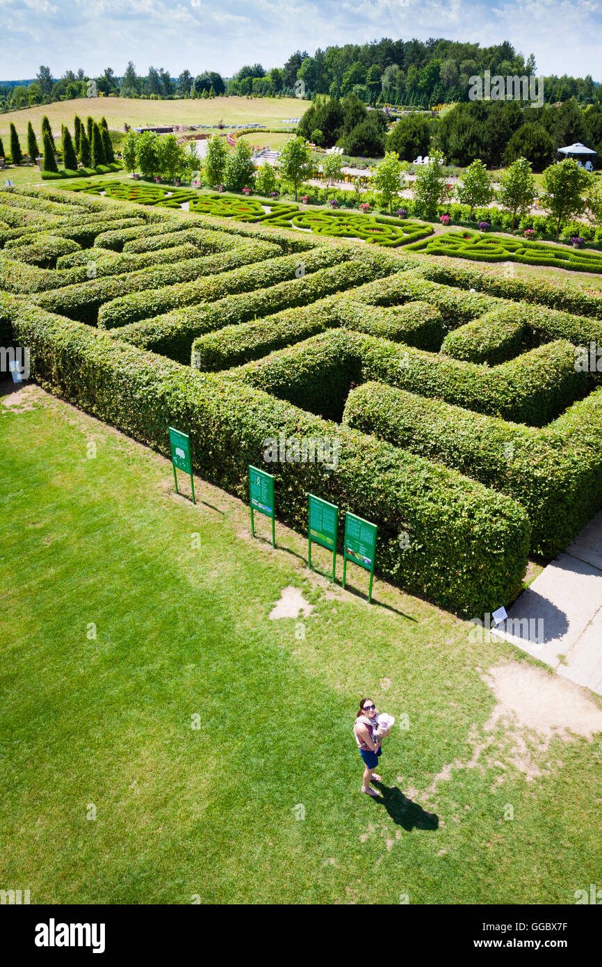Maze hedge pattern labyrinth hi-res stock photography and images - Alamy