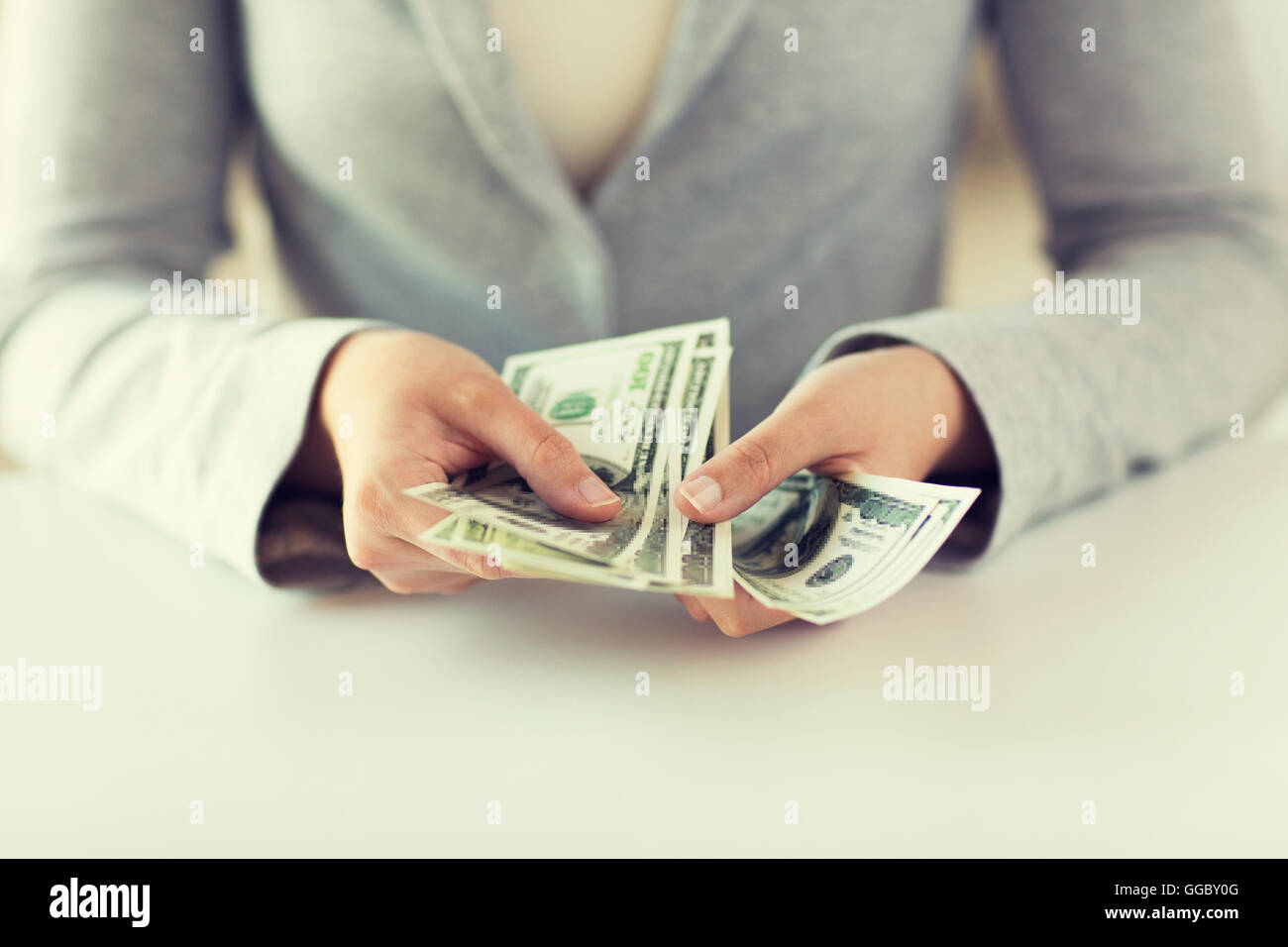 close up of woman hands counting us dollar money Stock Photo - Alamy