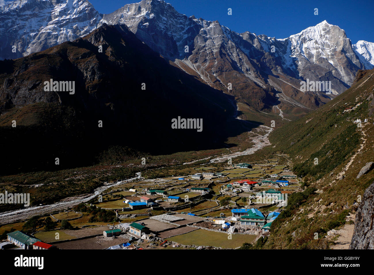 Thame himalayas nepal mountains hi-res stock photography and images - Alamy