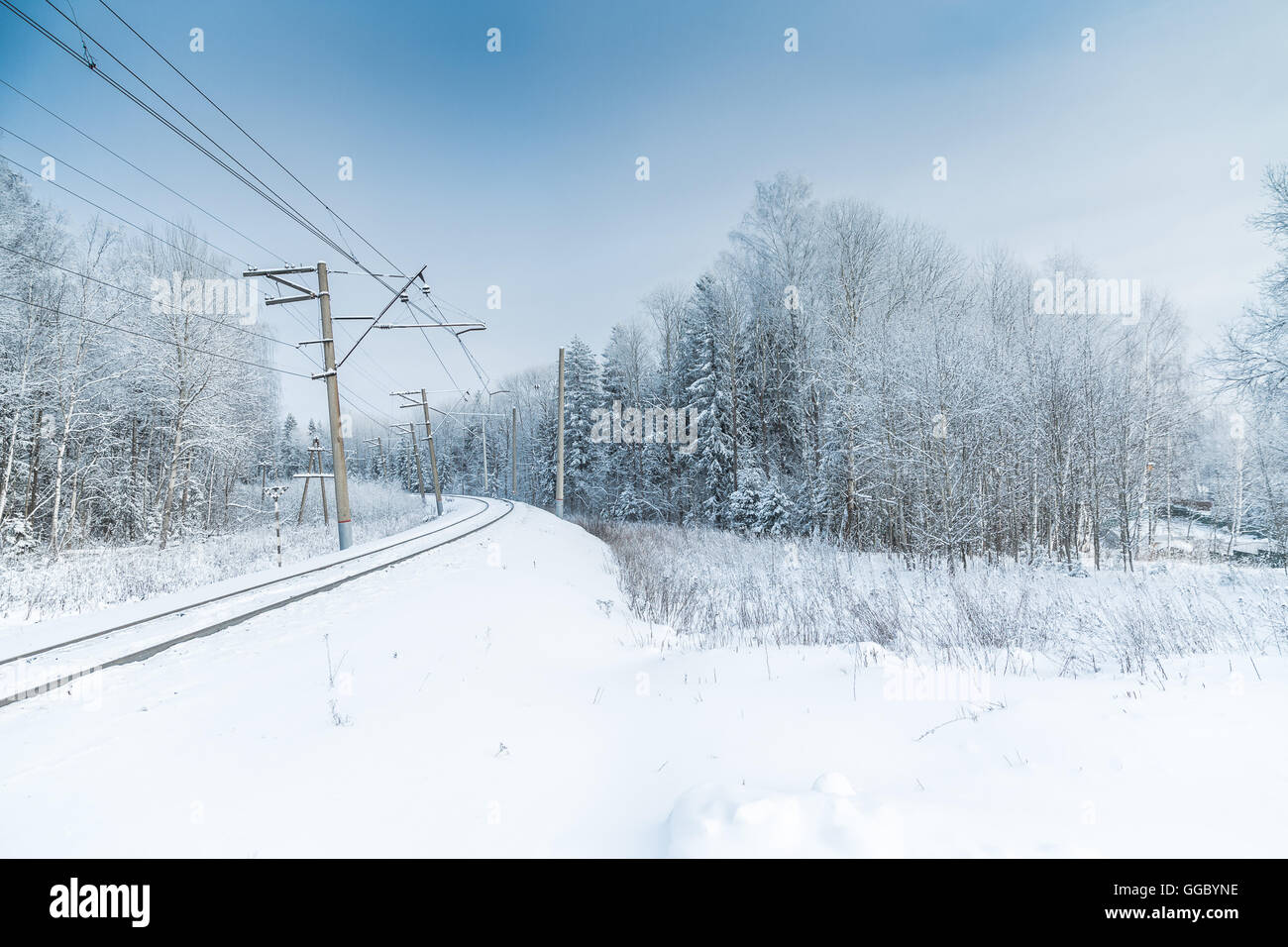 Train crossing snowy countryside hi-res stock photography and images ...