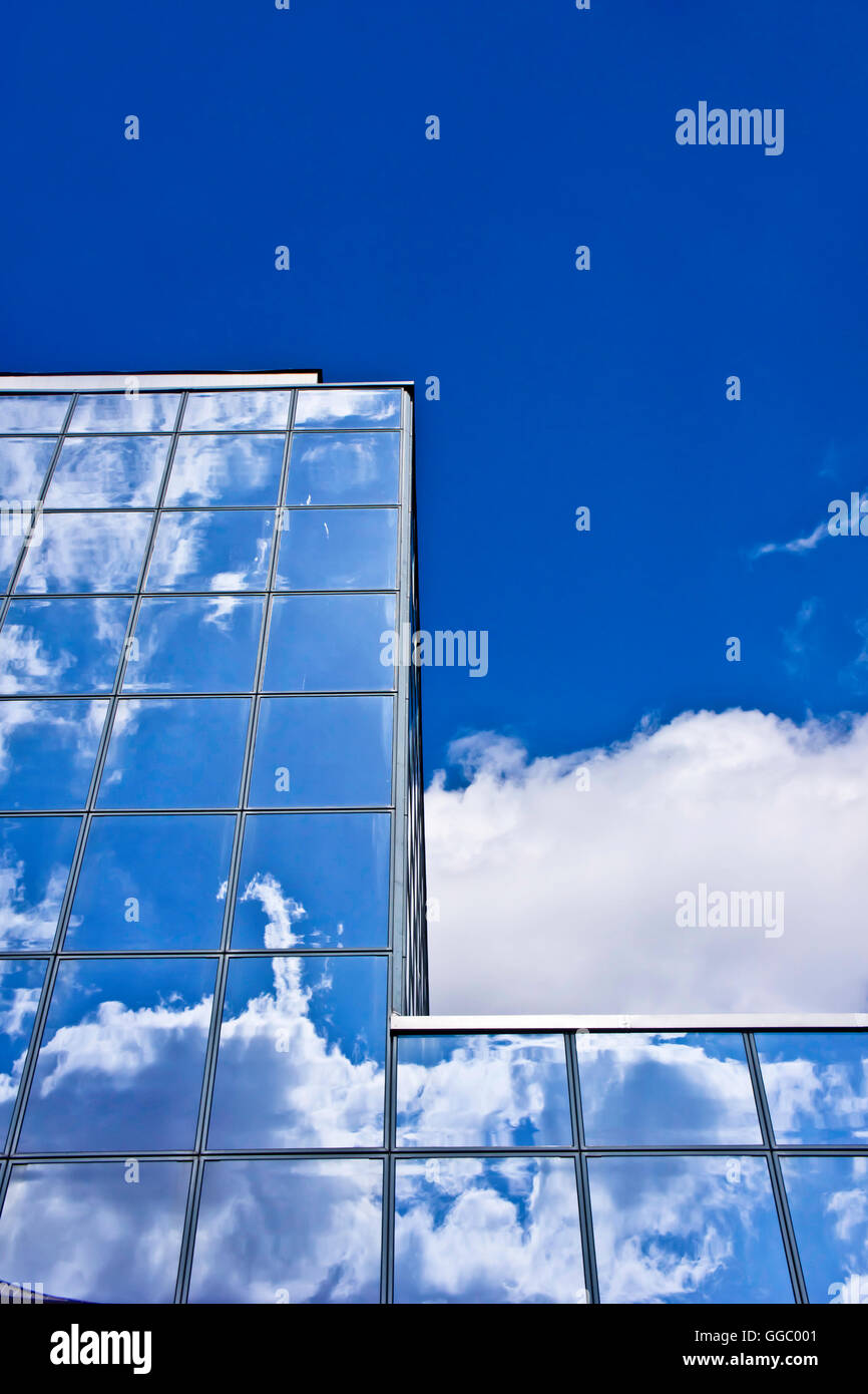 Reflective panels hi-res stock photography and images - Alamy