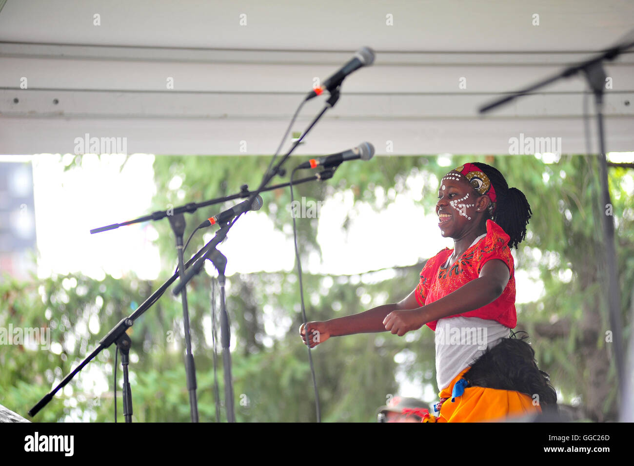 Traditional ugandan dancing hi-res stock photography and images - Alamy