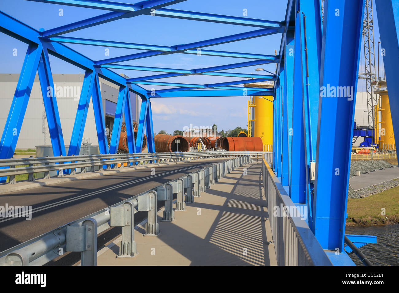 Industry bridge. Modern metal construction Stock Photo - Alamy