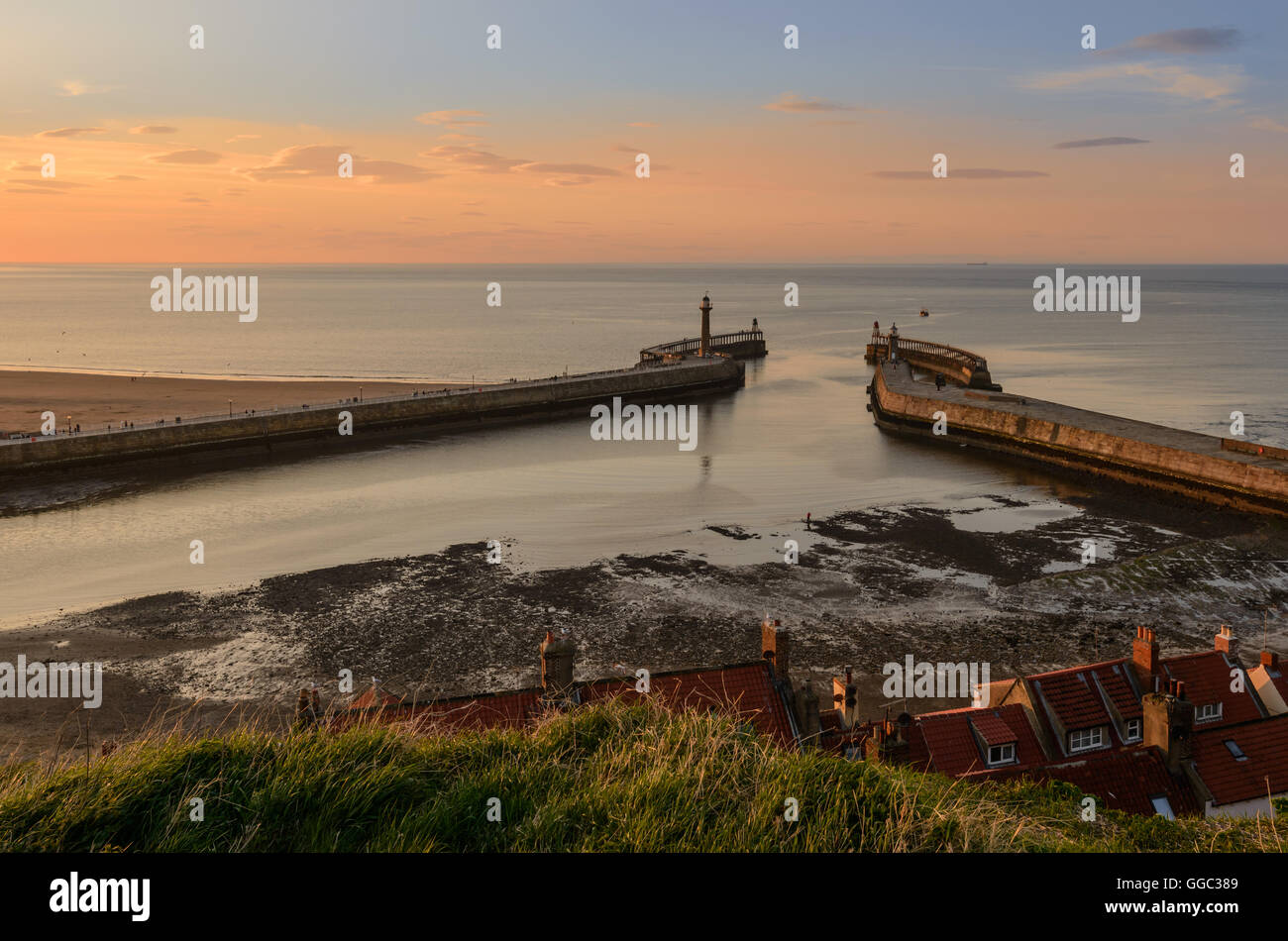 Whitby harbour lighthouses High Resolution Stock Photography and Images ...
