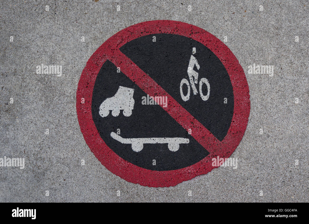 No skating sign hi-res stock photography and images - Alamy