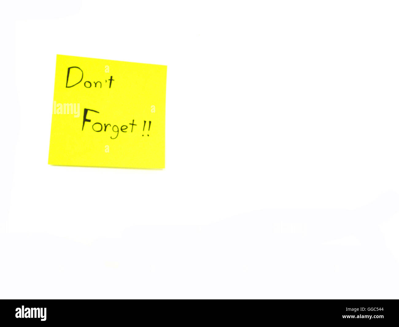 Don't forget in post it note on white background with copy space Stock ...
