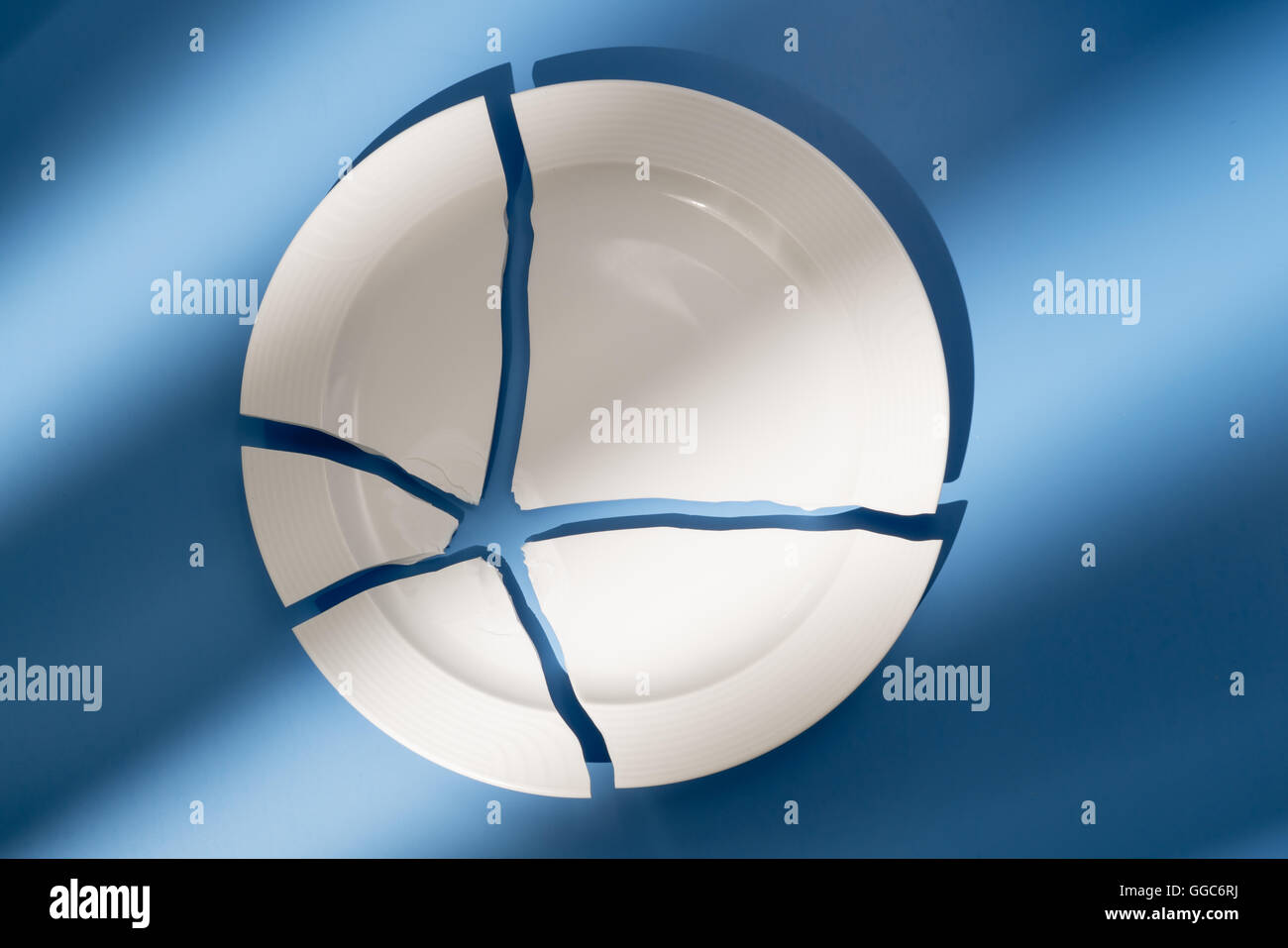 Broken dishes hi-res stock photography and images - Alamy