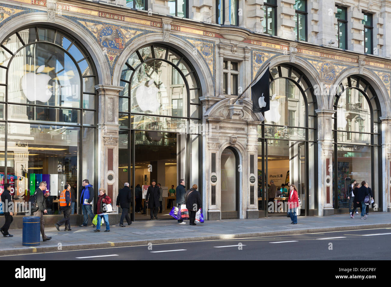 London apple store hi-res stock photography and images - Alamy