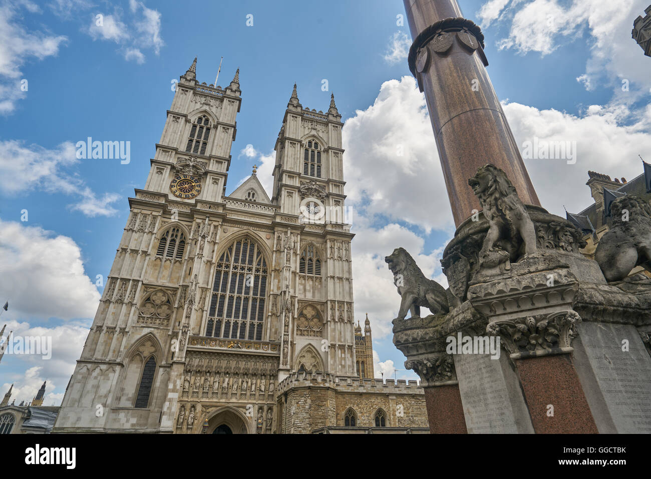 Front of westminster abbey hi-res stock photography and images - Alamy