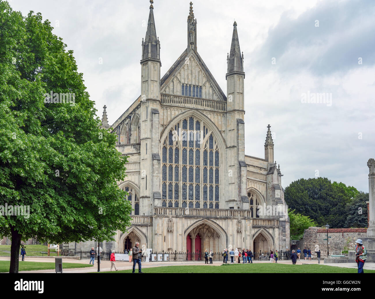 Winchester Cathedral and Close Stock Photo - Alamy