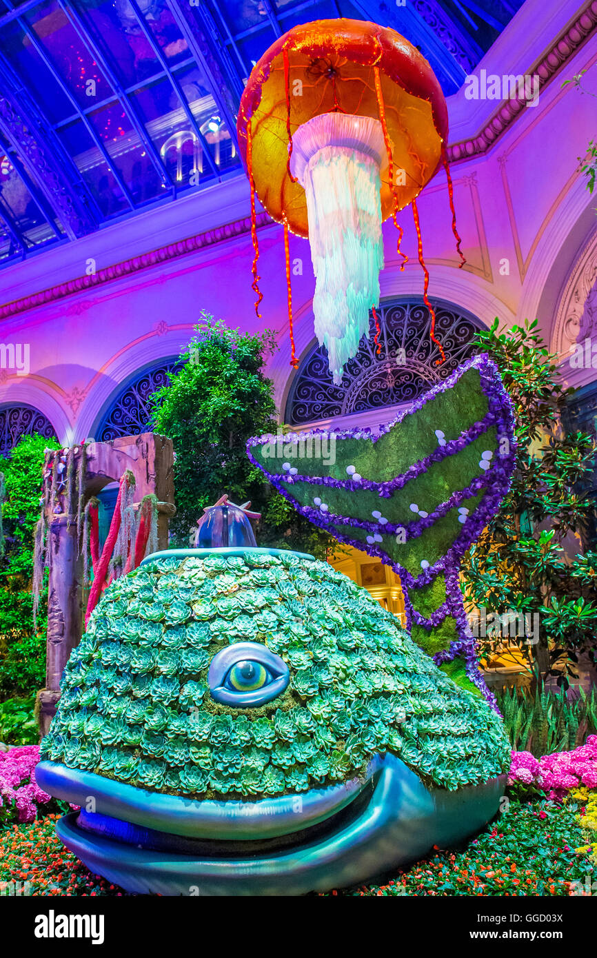 Summer season in Bellagio Hotel Conservatory & Botanical Gardens in Las Vegas Stock Photo - Alamy