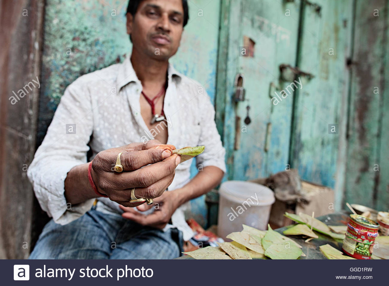 Areca Nut And Betel Leaf India Stock Photos & Areca Nut And Betel Leaf ...
