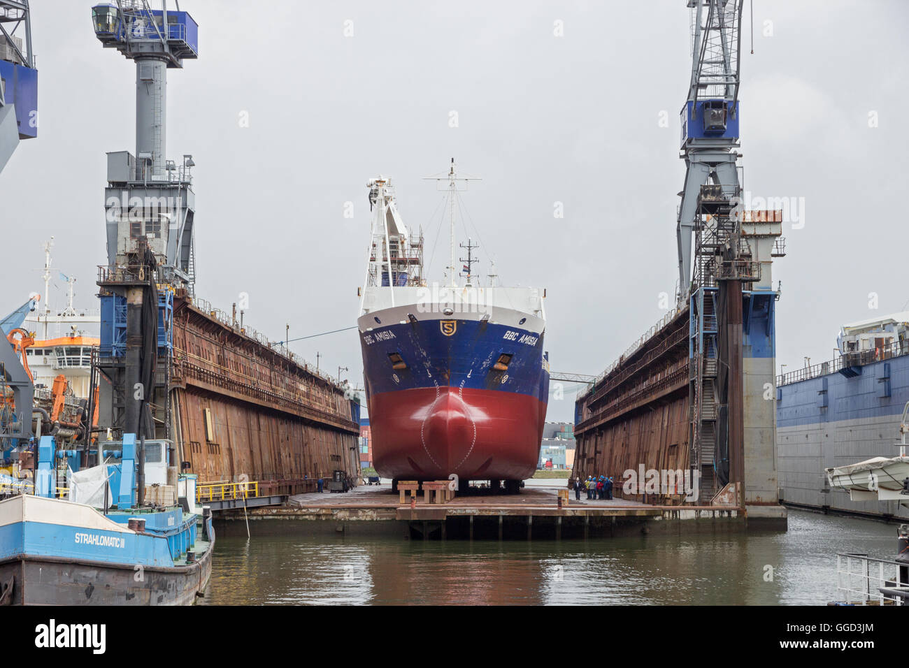 Ship repair hi-res stock photography and images - Alamy