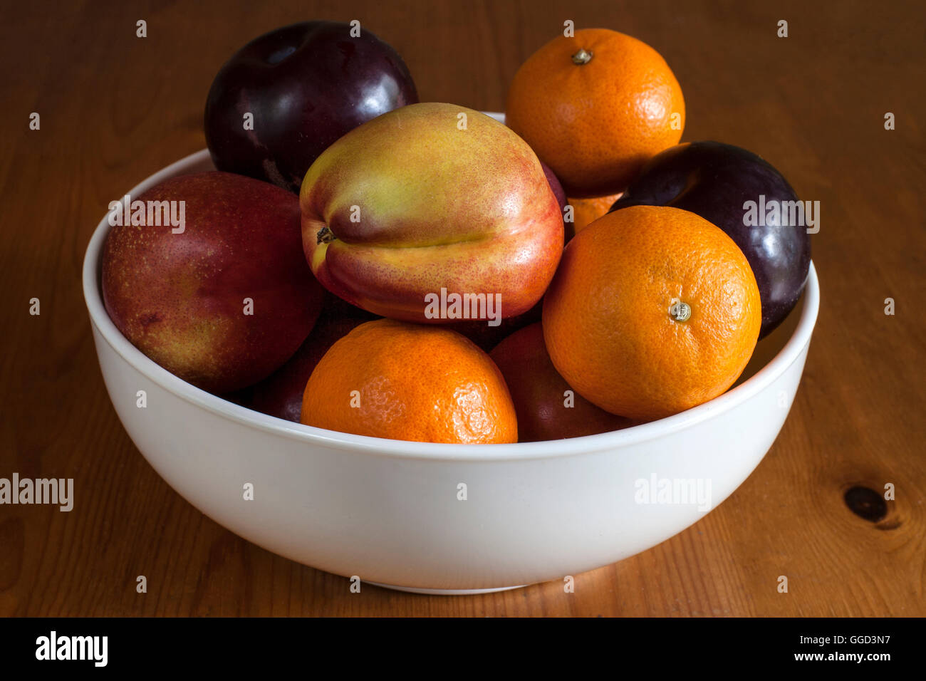 Kitchen table fruit bowl hi-res stock photography and images - Alamy