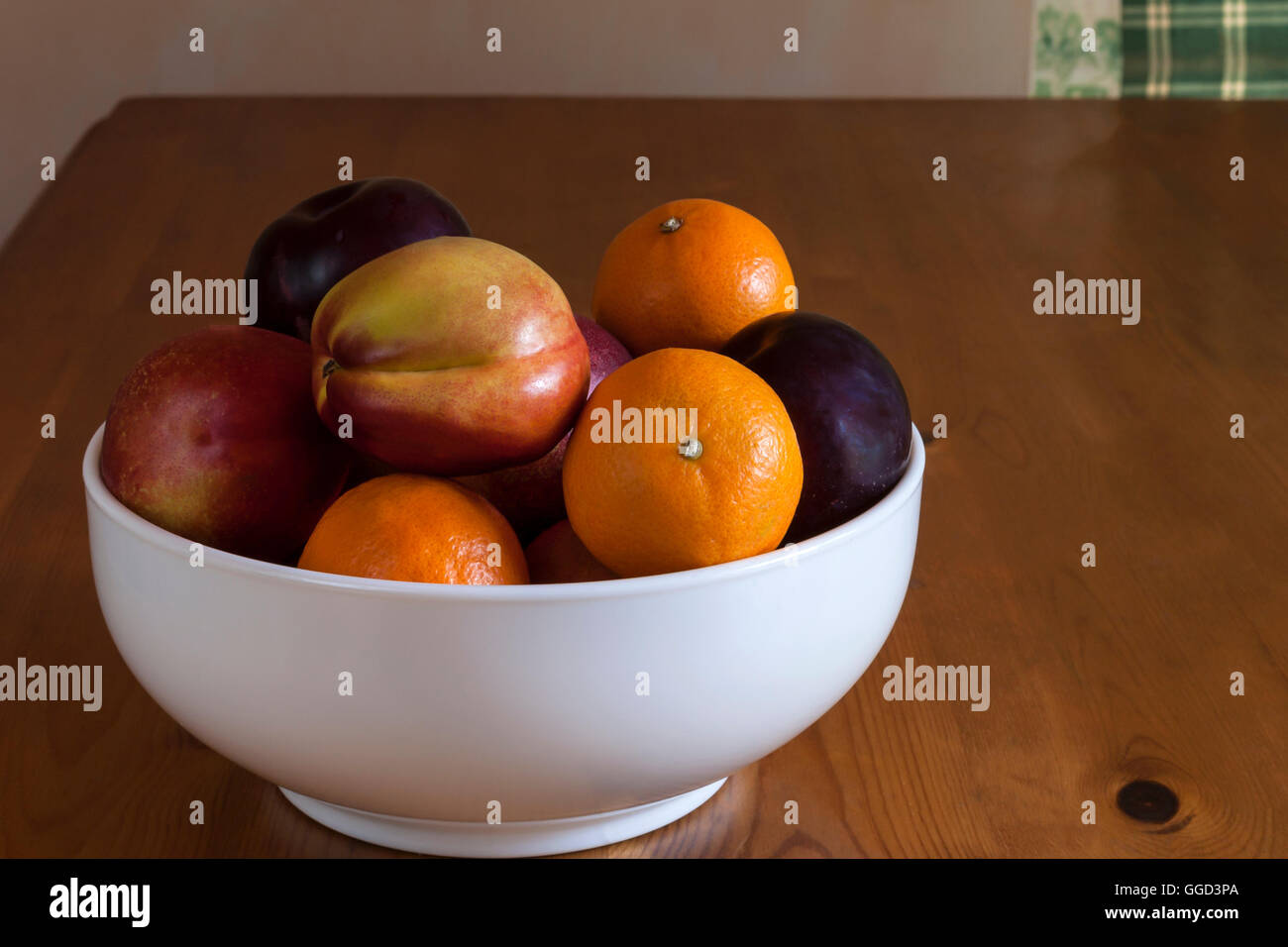 Kitchen table fruit bowl hi-res stock photography and images - Alamy