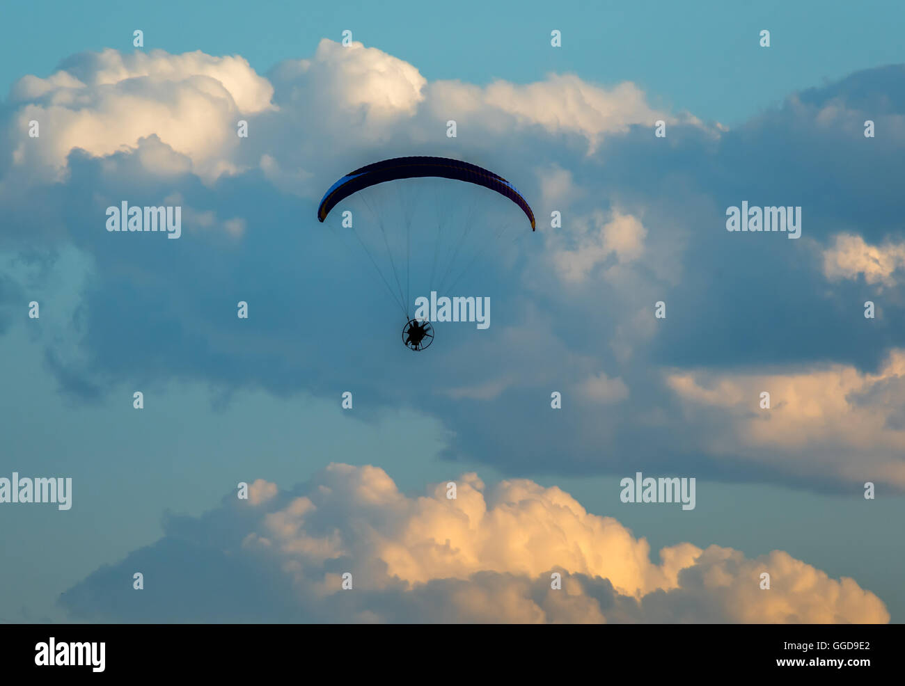 Powered parachute in Montana sky Stock Photo - Alamy