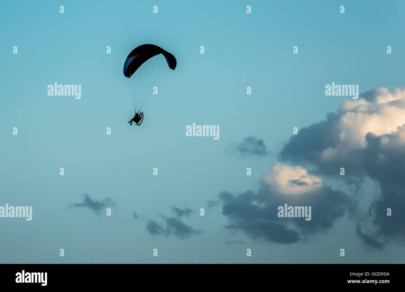 Powered parachute hi-res stock photography and images - Alamy