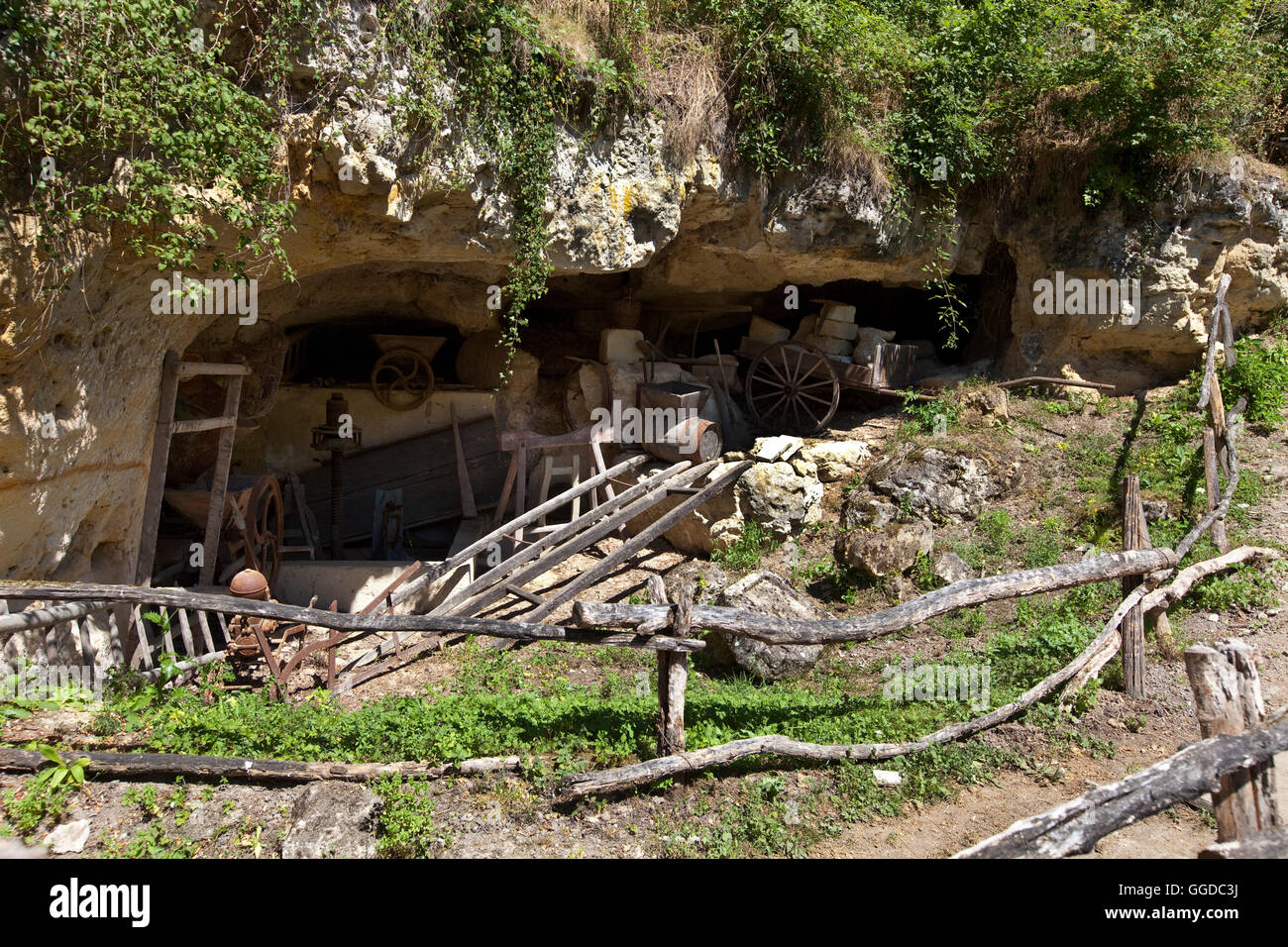 Troglodyte cave loire valley france hi-res stock photography and images ...
