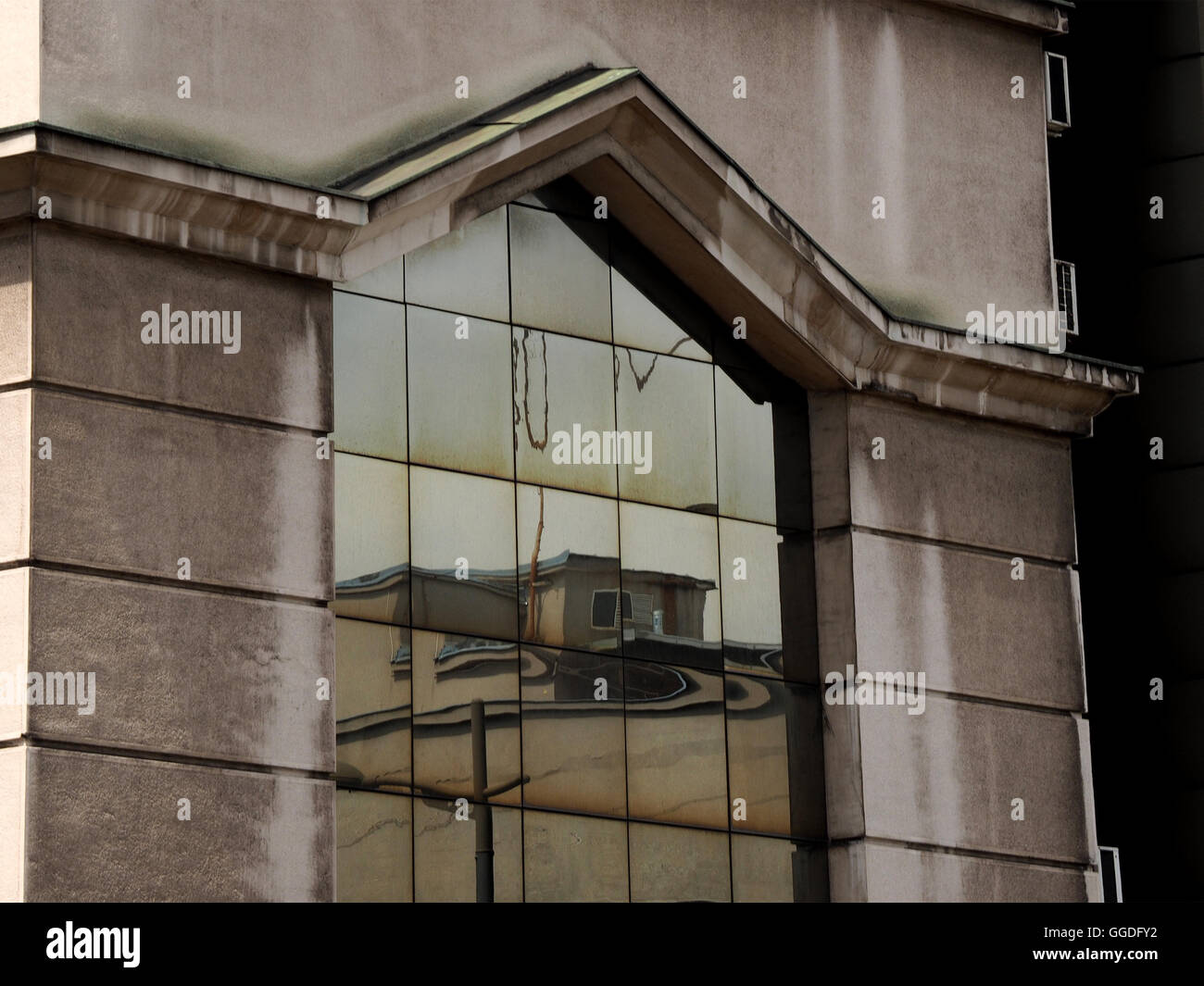 Distorted buildings hi-res stock photography and images - Alamy