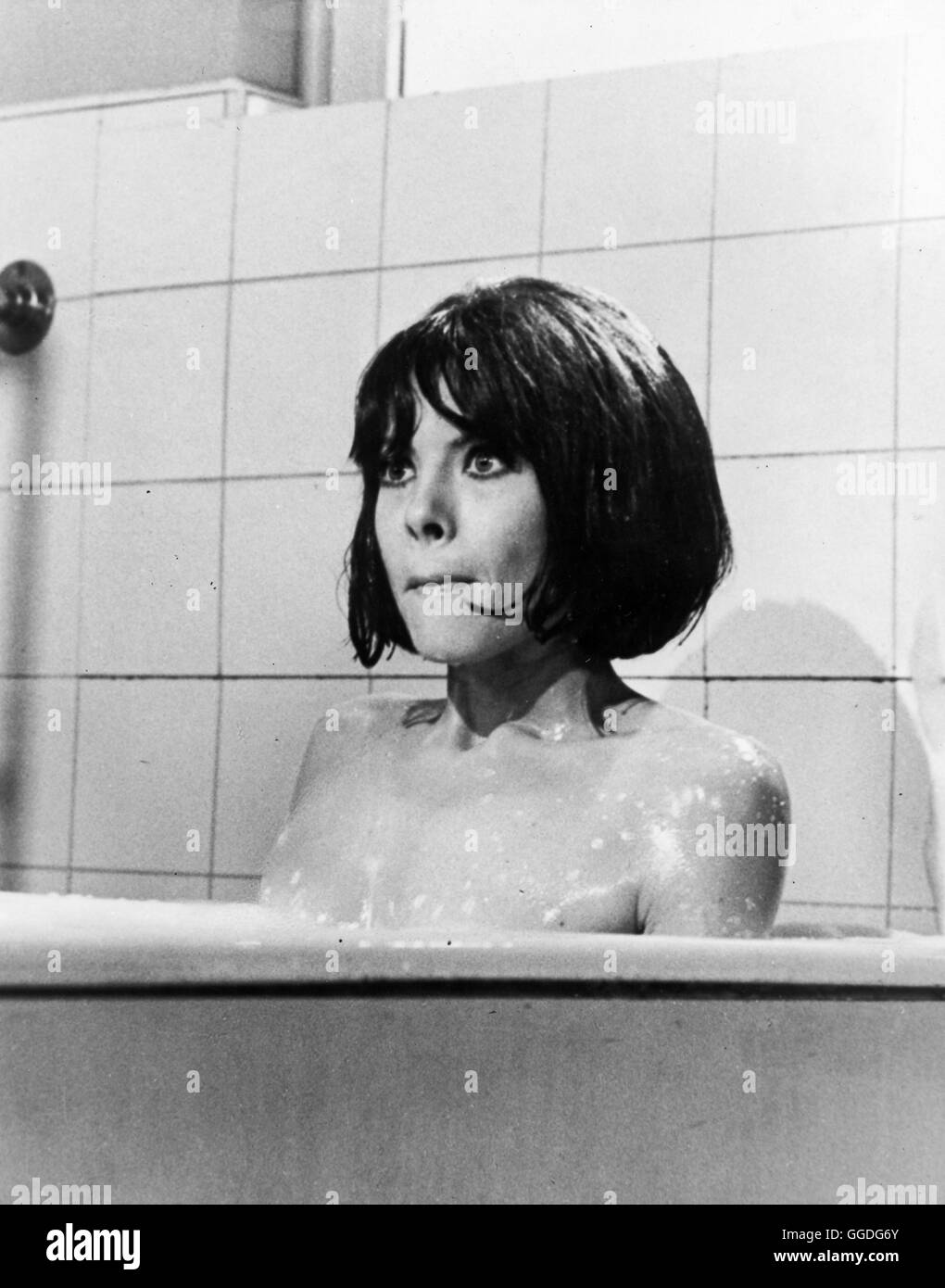 CARRY ON DOCTOR / GB 1968 / Gerald Thomas Frau in Badewanne Regie ...