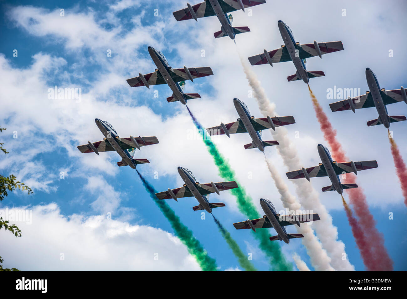 Airplanes flying together red hi-res stock photography and images - Alamy